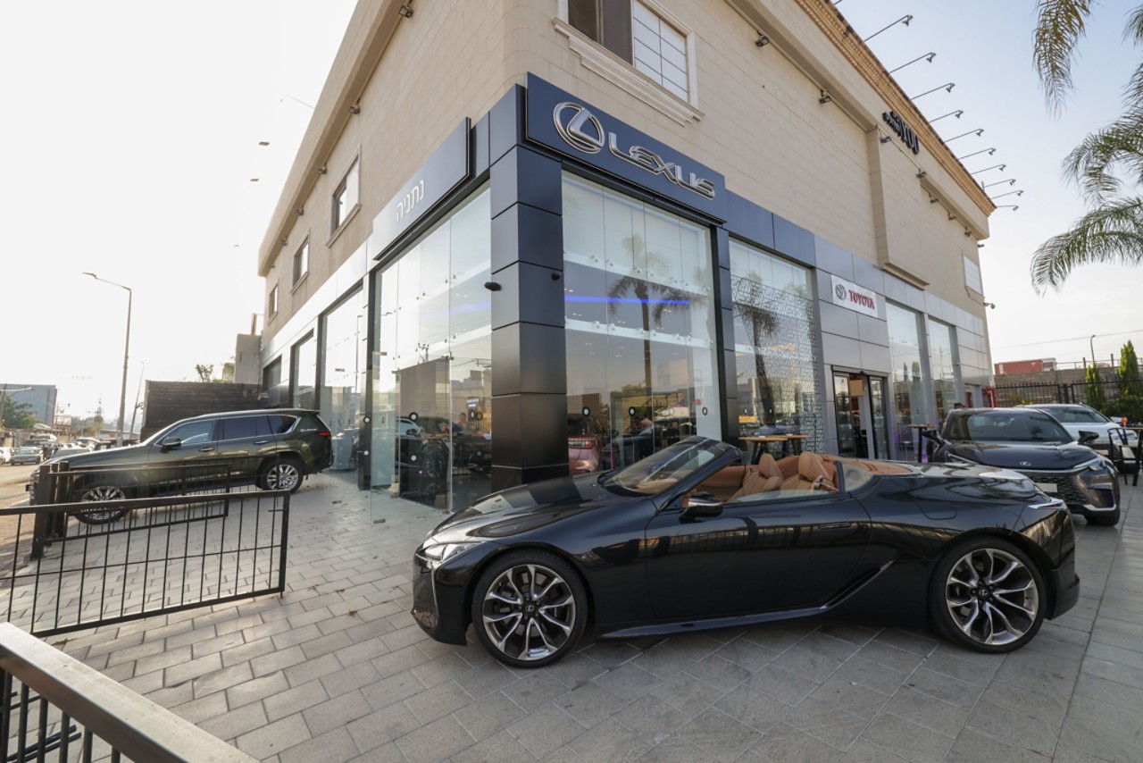 אולמות התצוגה ומרכזי השירות של לקסוס | Lexus