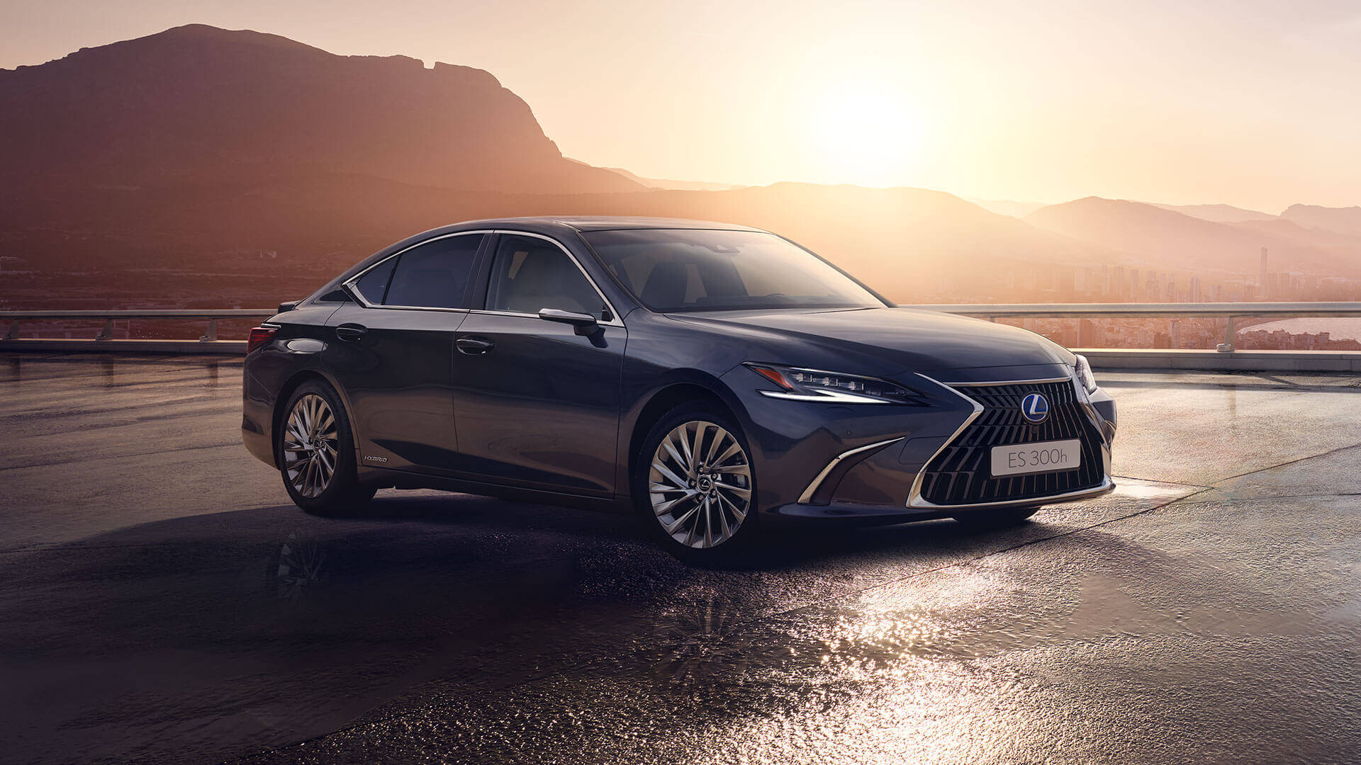 סקירה | Lexus ES TAKUMI 2.5 TNGA HV 25H- | Lexus Israel