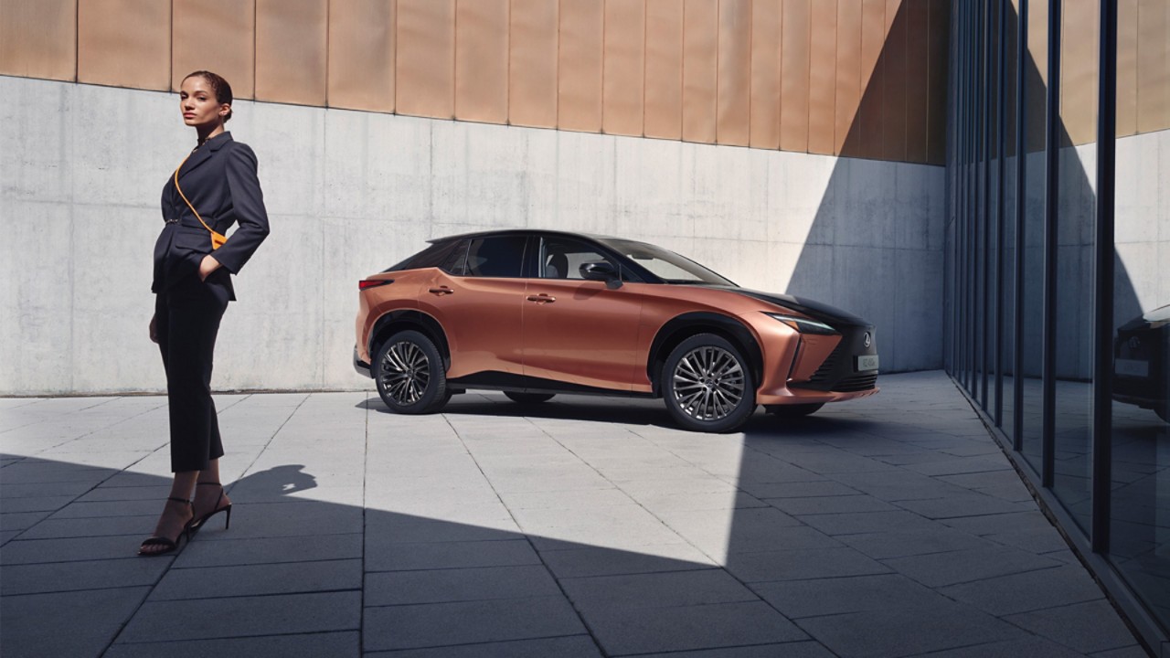 לקסוס RZ - רכב SUV חשמלי יוקרתי | Lexus RZ