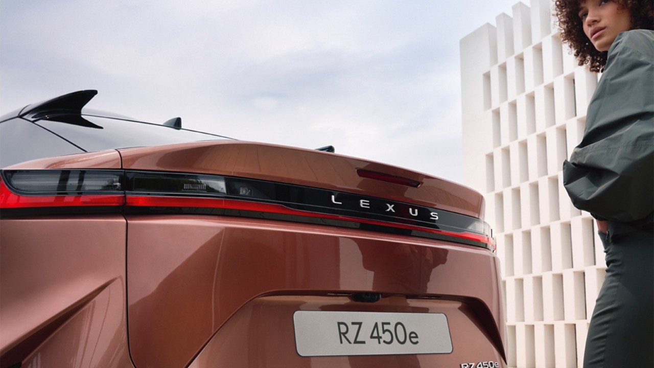לקסוס RZ - רכב SUV חשמלי יוקרתי | Lexus RZ