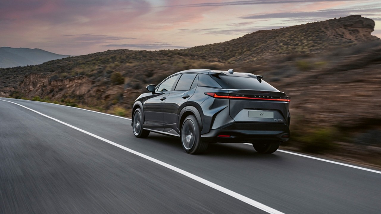לקסוס RZ - רכב SUV חשמלי יוקרתי | Lexus RZ