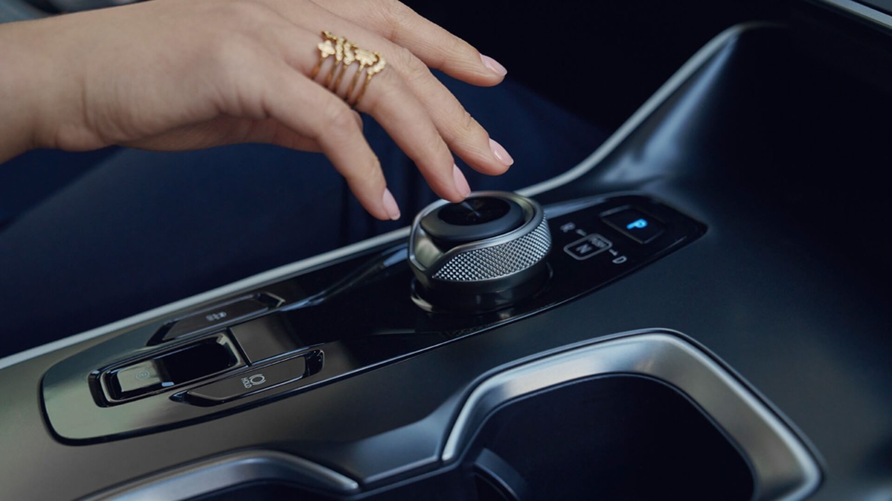 לקסוס RZ - רכב SUV חשמלי יוקרתי | Lexus RZ