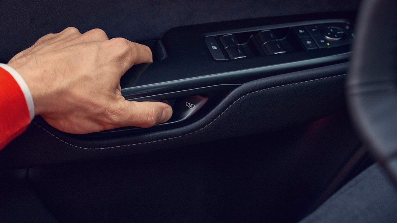 לקסוס RZ - רכב SUV חשמלי יוקרתי | Lexus RZ