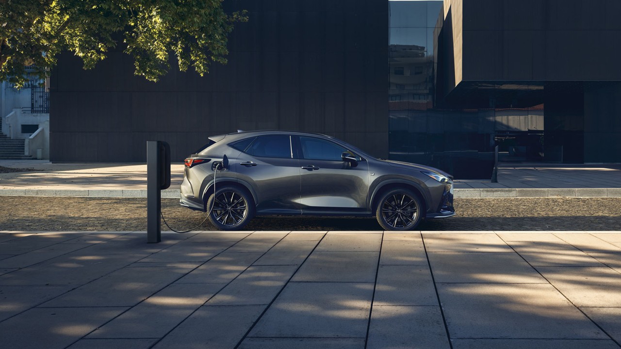 רכבי פלאג-אין יוקרתיים מבית לקסוס | Lexus Plug-in Hybrid